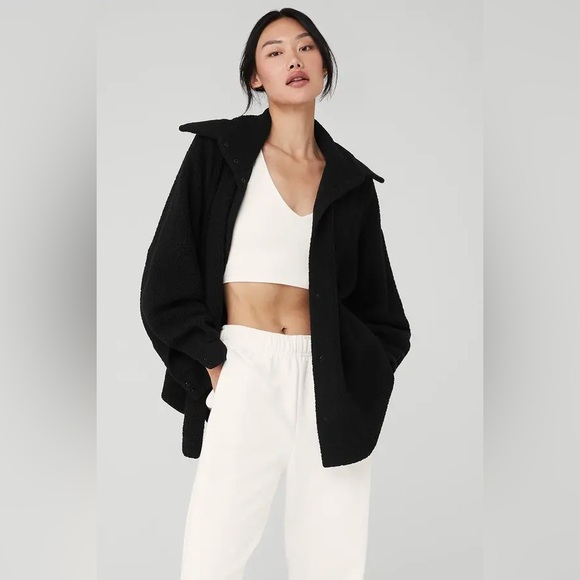 ALO Yoga | Jackets & Coats | Alo Yoga Micro Sherpa Envy Shacket Black ...